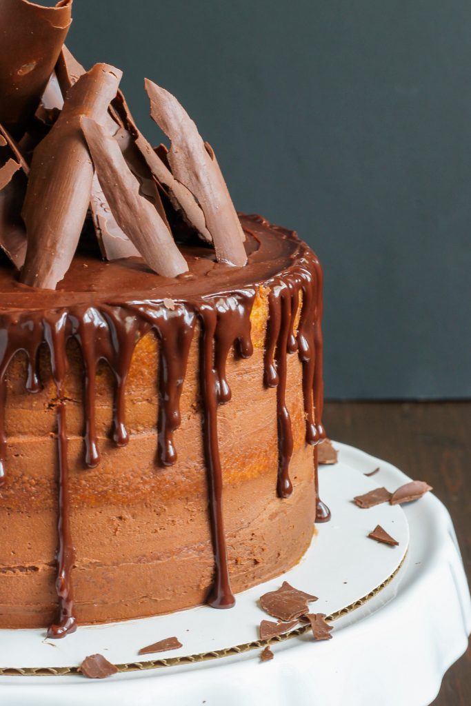 Vanilla Cake with Chocolate Buttercream Recipe - Sugar Spices Life